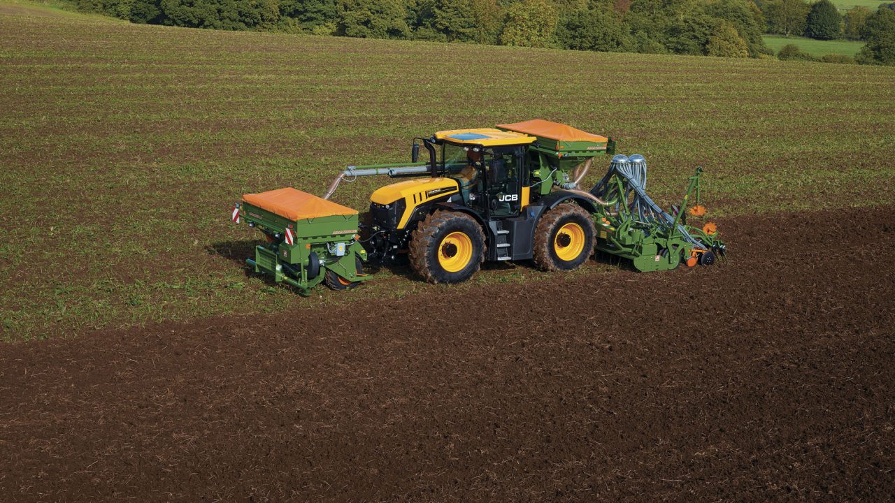 JCB Fastrac 4000. Pronti a tutto | TRATTORI Web - News sui trattori