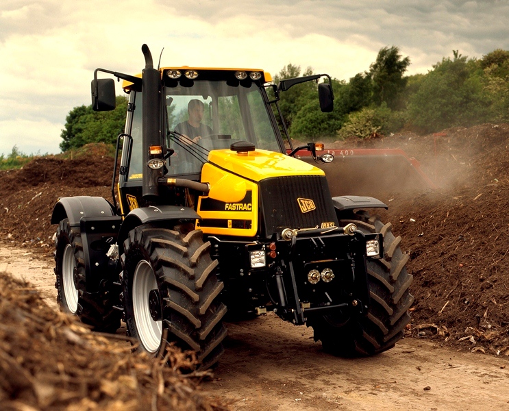 JCB celebra i venticinque anni della famiglia Fastrac | TRATTORI Web ...