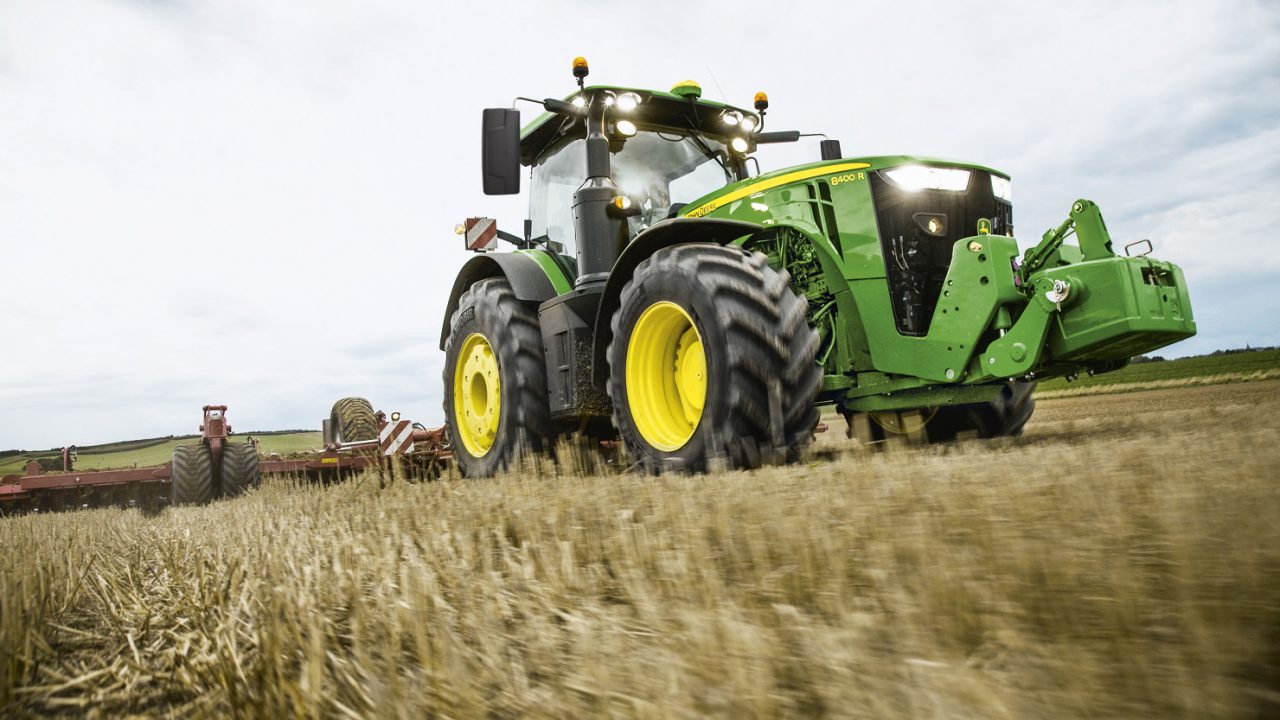 John Deere 8400R, il nuovo modello di punta della serie 8R | TRATTORI Web - News sui trattori