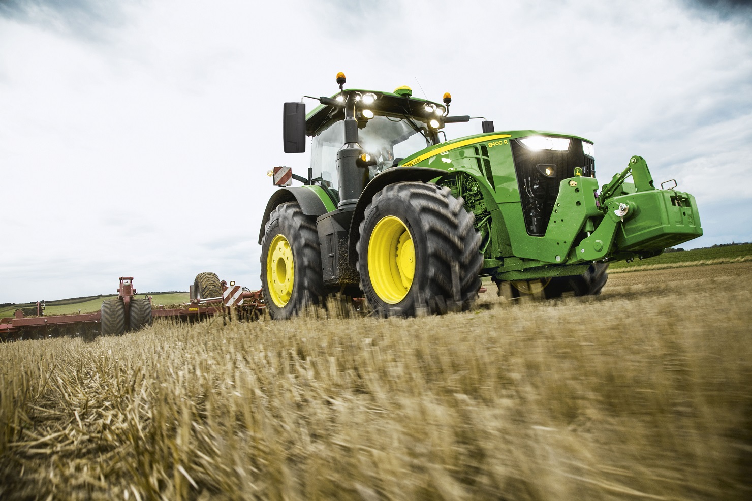 John Deere 8400R, il nuovo modello di punta della serie 8R | TRATTORI ...