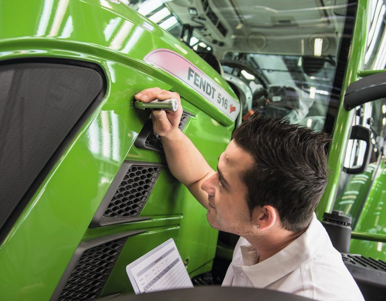 Fendt a Bologna con il nuovo colore 'Fendt Nature Green' | TRATTORI Web ...