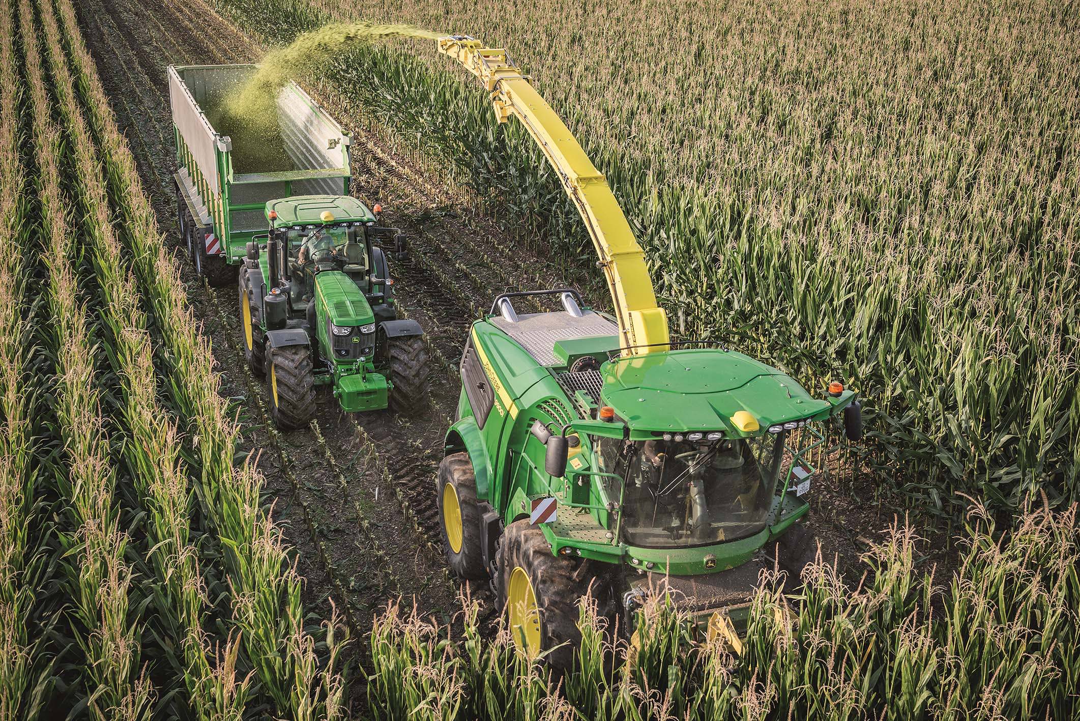 John Deere presenta le nuove trince Serie 9000. C'è il V12 Liebherr ...