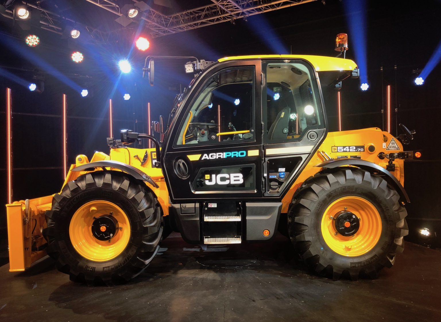 JCB: Nuova gamma di telescopici agricoli Loadall Serie III - Trattori Web