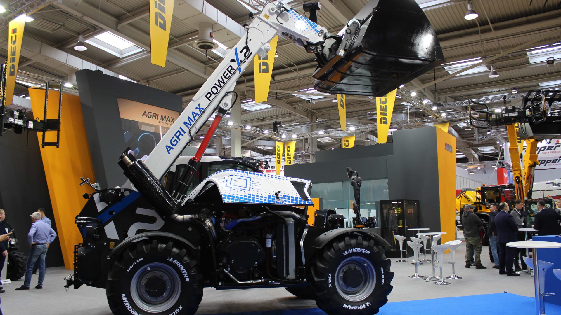Dieci AgriMax 50.8 PowerX2 e l'innovativa trasmissione HVT1