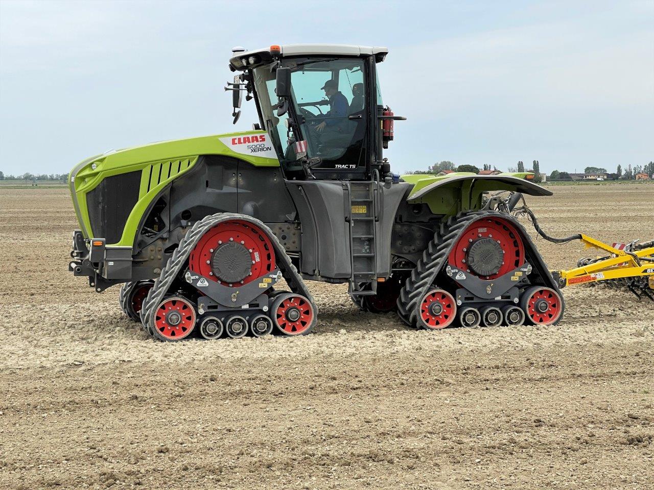 Claas Xerion Trac TS, le caratteristiche della versione cingolata