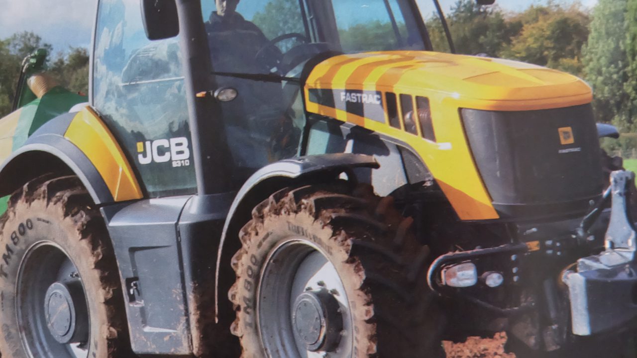 JCB Fastrac 8310, potenza e comfort. Nel 2012 la prova