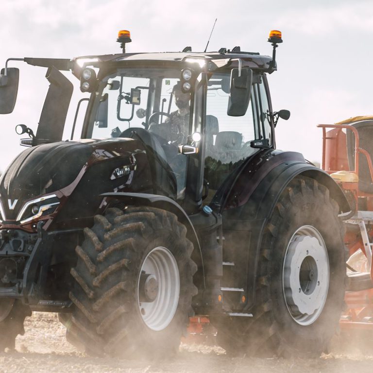 Valtra Q, debuttano i nuovi trattori nel range di potenze 230-305 cv