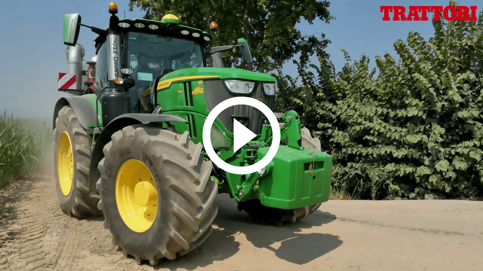 John Deere 6R 250, la prova sul campo. Il trasporto al centro [VIDEO]