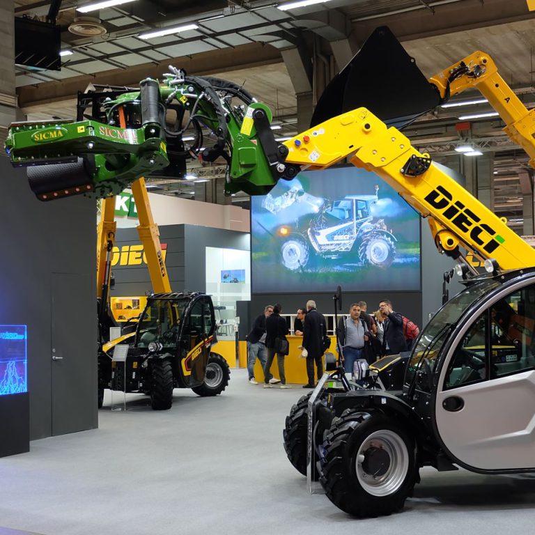 Dieci sfodera i nuovi sollevatori telescopici ibridi a EIMA 2022