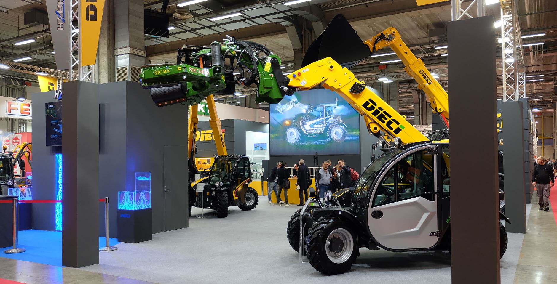 Dieci sfodera i nuovi sollevatori telescopici ibridi a EIMA 2022