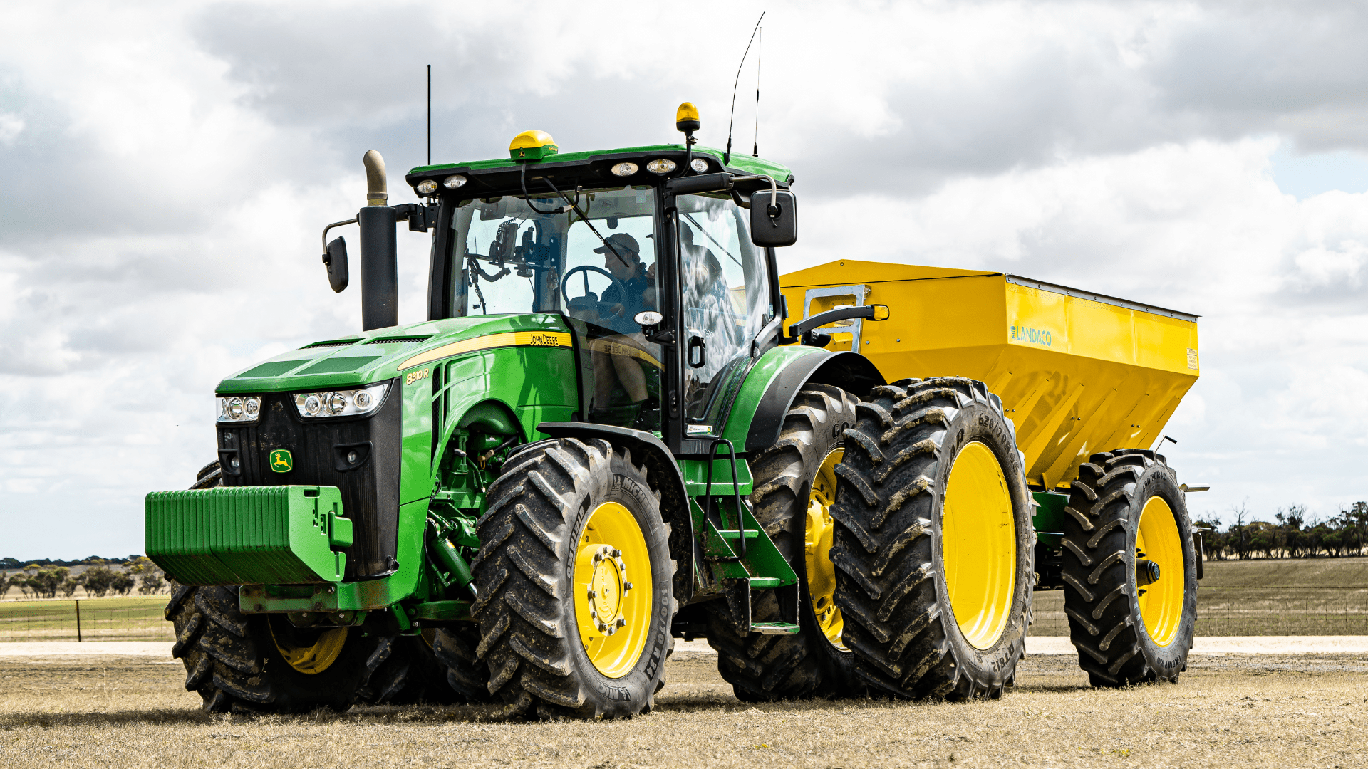 500 mln € per l'acquisto di trattori e i frantoi: firmato il decreto