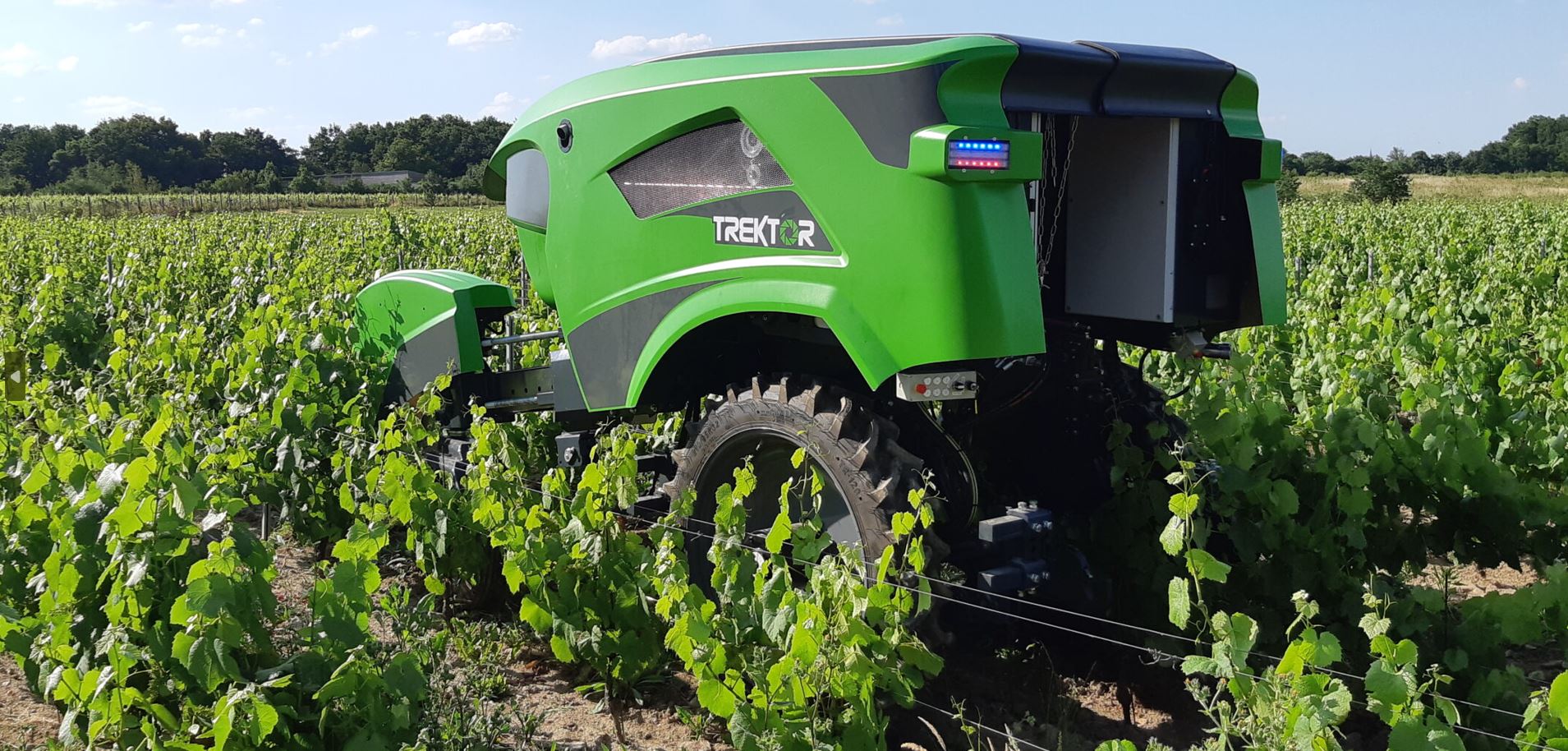Sitia e il robot agricolo Trektor. Con motore diesel-elettrico