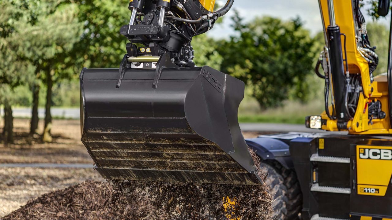 Raptor, JCB aggiunge il sistema tilt-rotator all'escavatore Hydradig