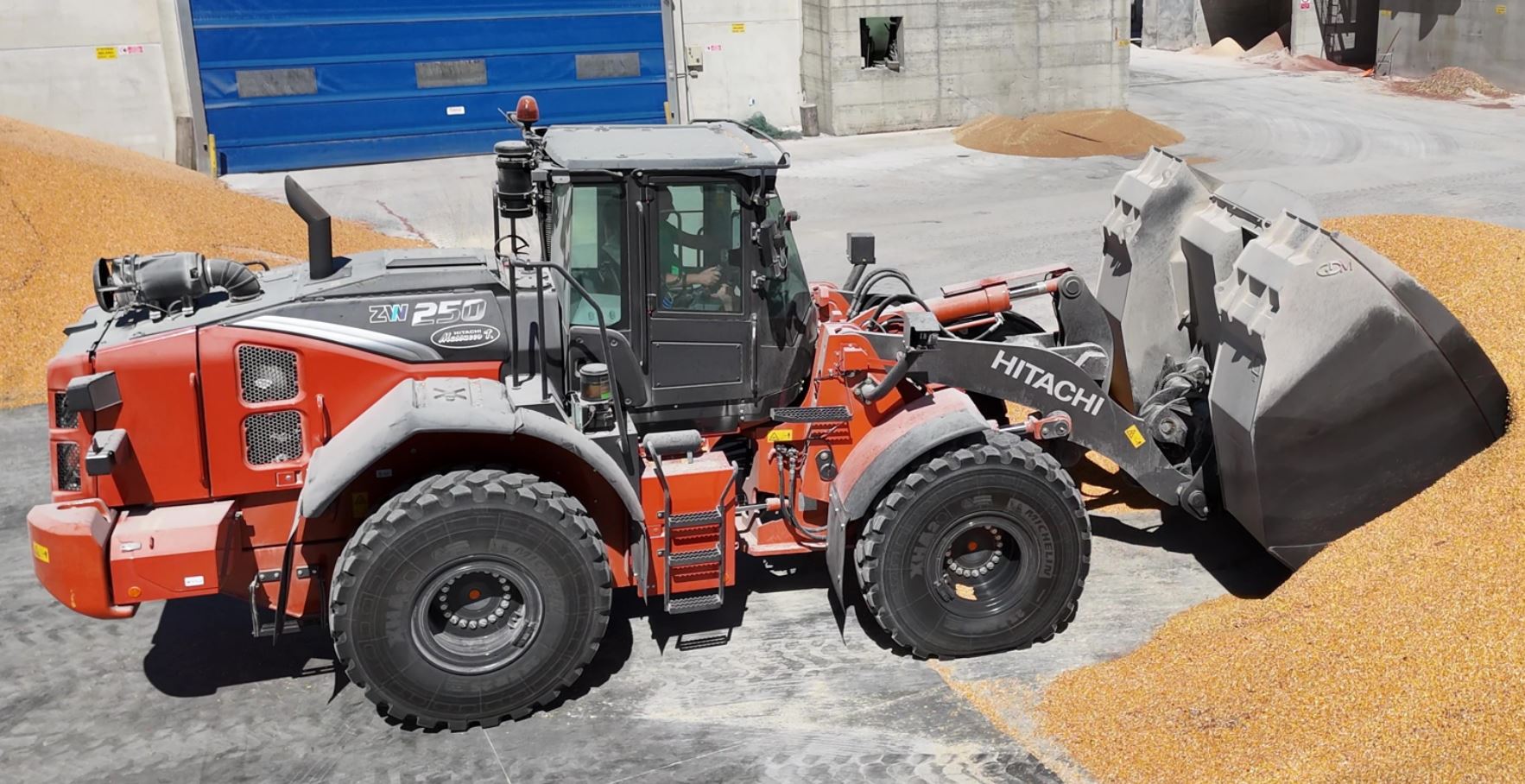 Hitachi ZW250-7 Material Handler, le impressioni di guida