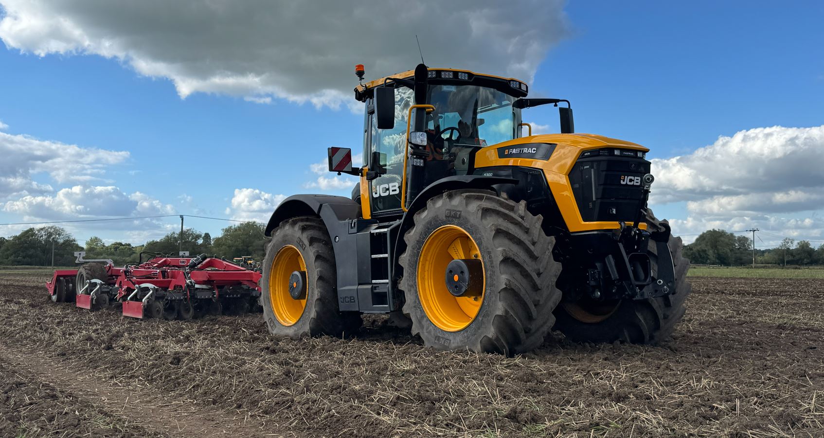 JCB Fastrac 6300: veloce, agile e potente. Le impressioni di guida