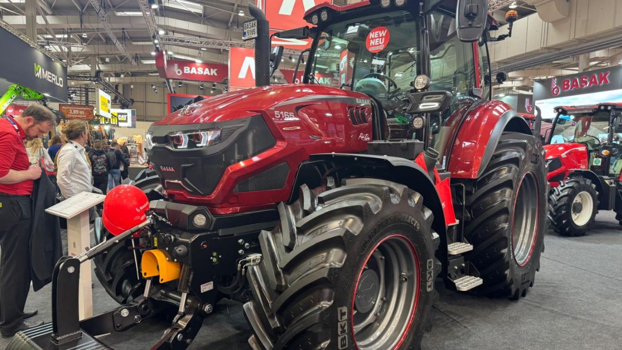 Basak 5165 Red Power, il nuovo trattore da 170 cv