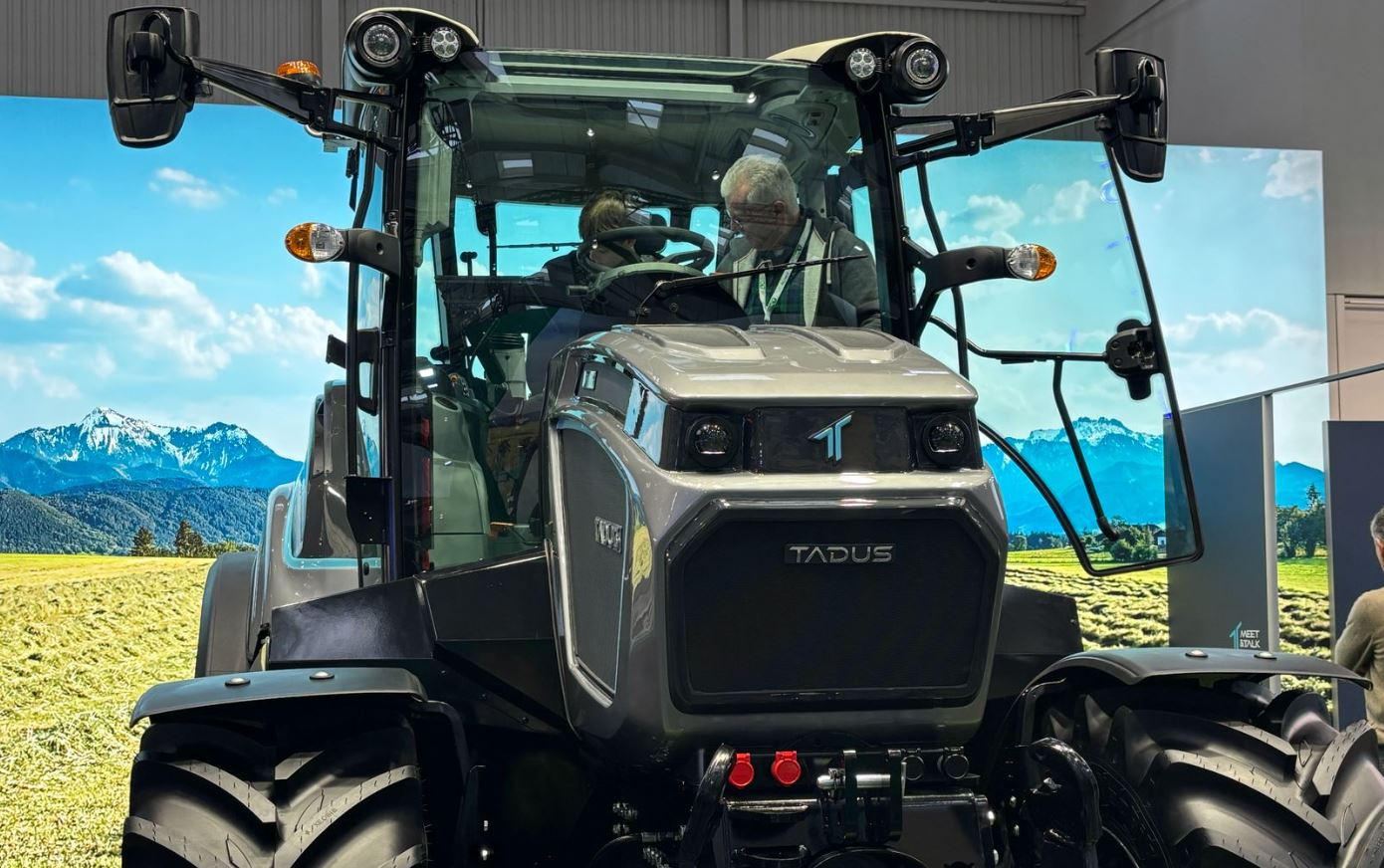 Tadus mostra il trattore 'universale' elettrico a Agritechnica